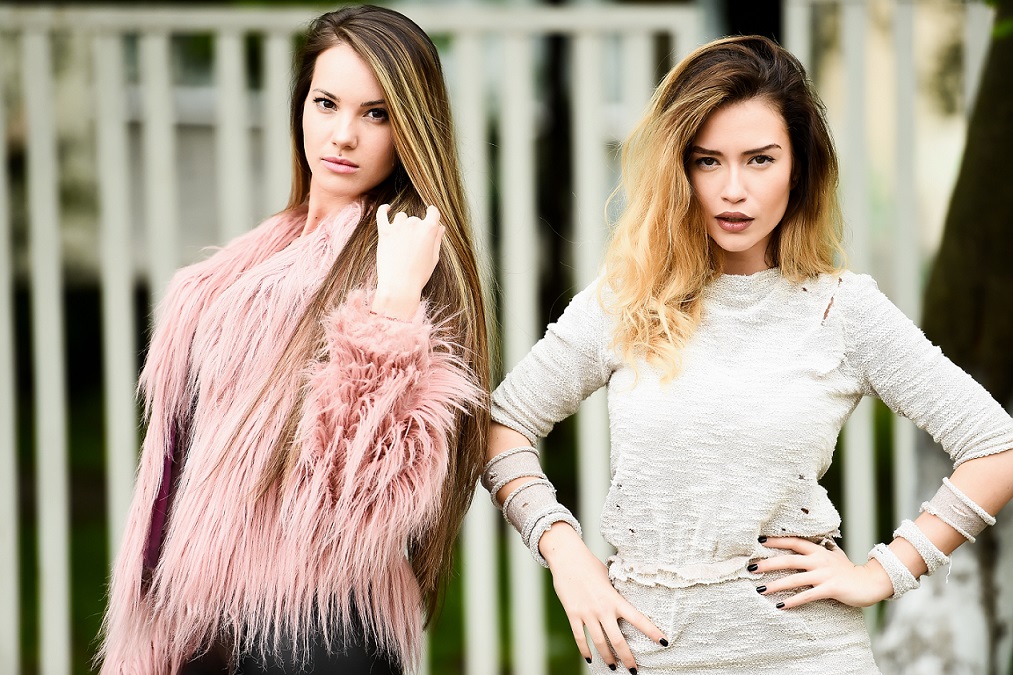 Тита и Лина Роскин ексклузивно в списание ОК! | Vbox7 Blog